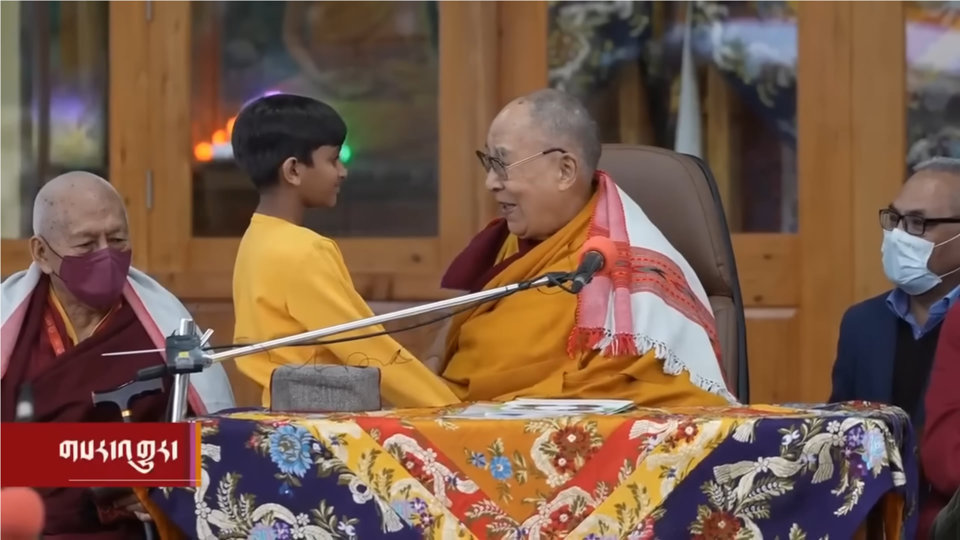 El abuso que cometió el líder religioso “Dalai Lama” en contra de un ...